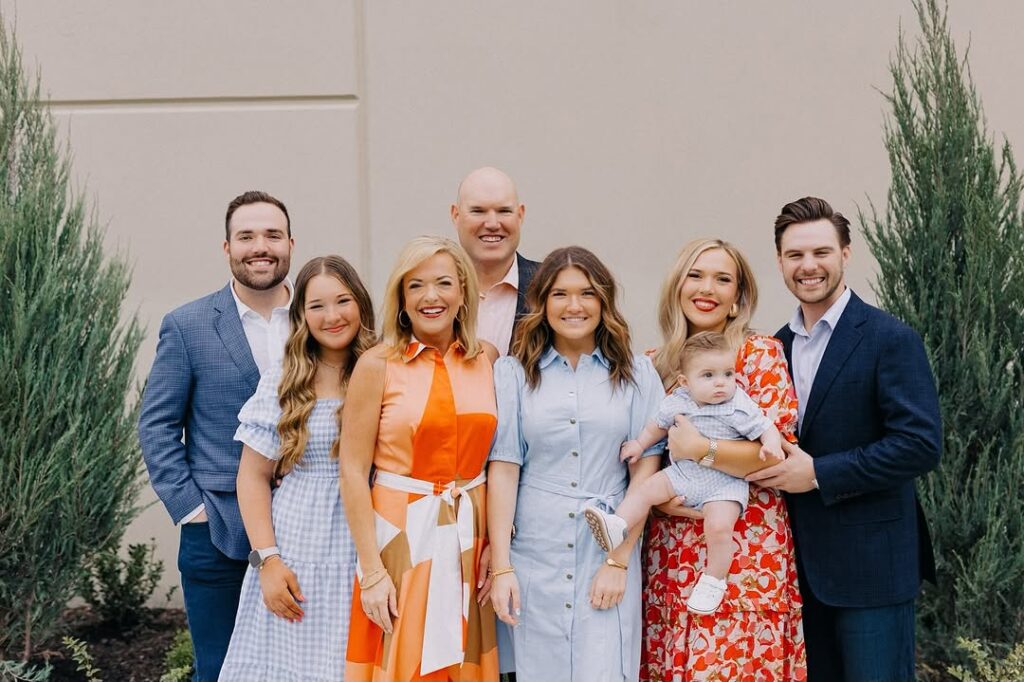 120+ Cute and Comfy Family Easter Outfits Everyone Will Love - Mom Dad ...